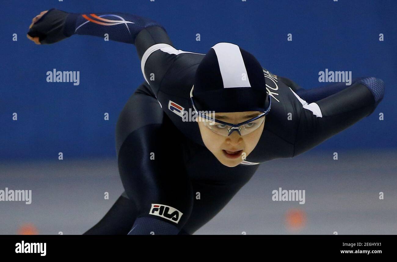 Min Sun Kim High Resolution Stock Photography and Images - Alamy