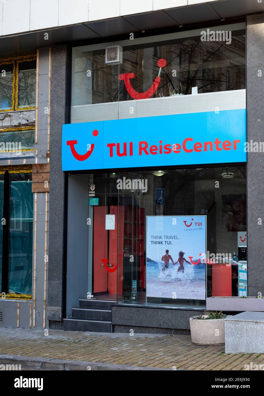 Tui reisecenter hi-res stock photography and images - Alamy