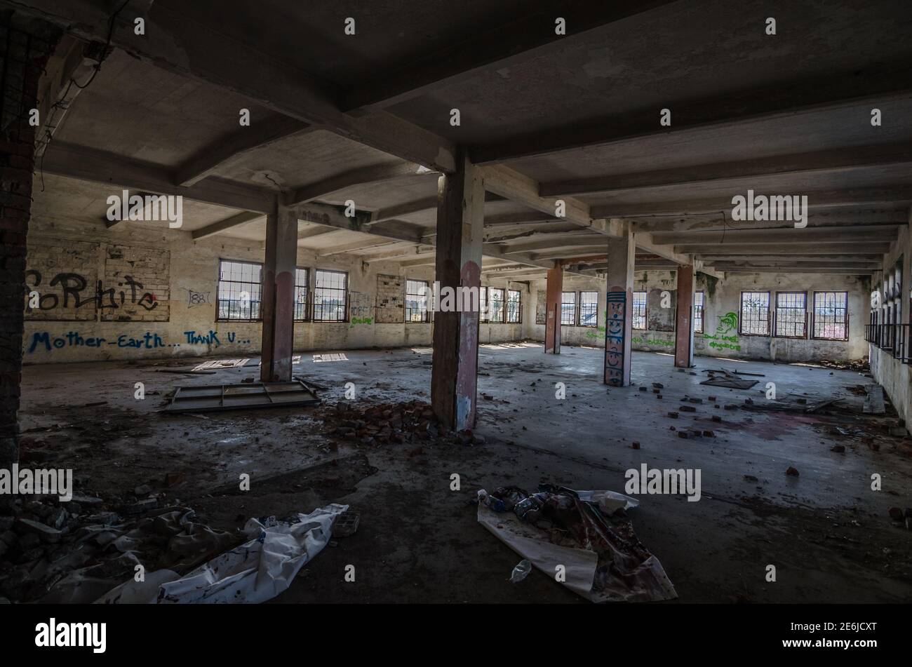 empty old abandoned factory hall Stock Photo - Alamy