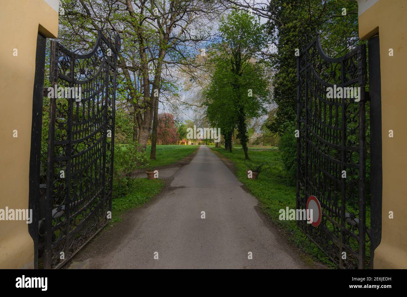 entrance with iron gate in castle Stock Photo - Alamy