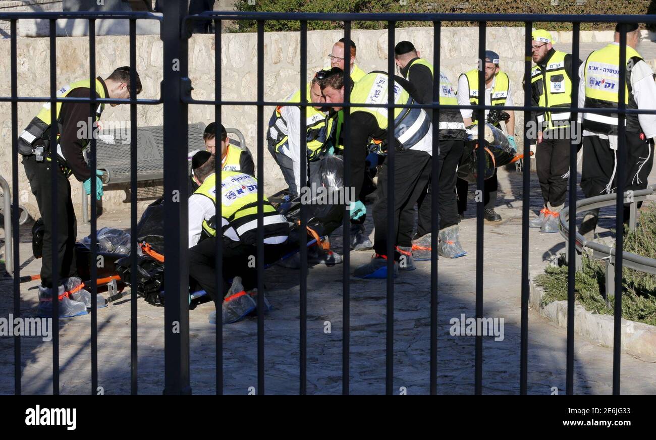 Dead bodies carry hi-res stock photography and images - Alamy