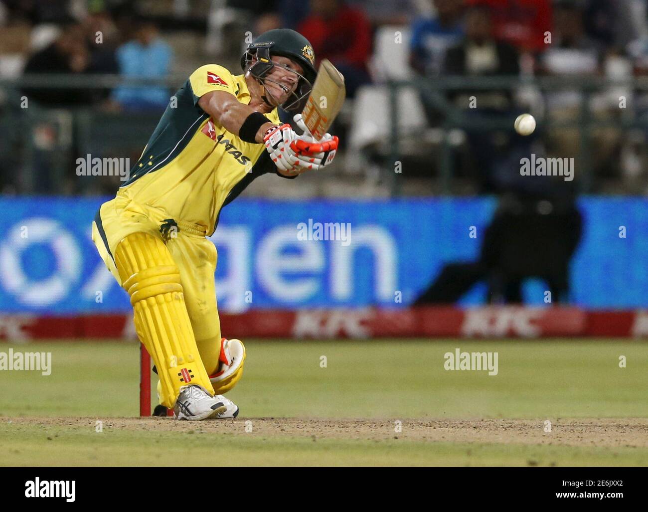 Cricket shot hi-res stock photography and images - Alamy