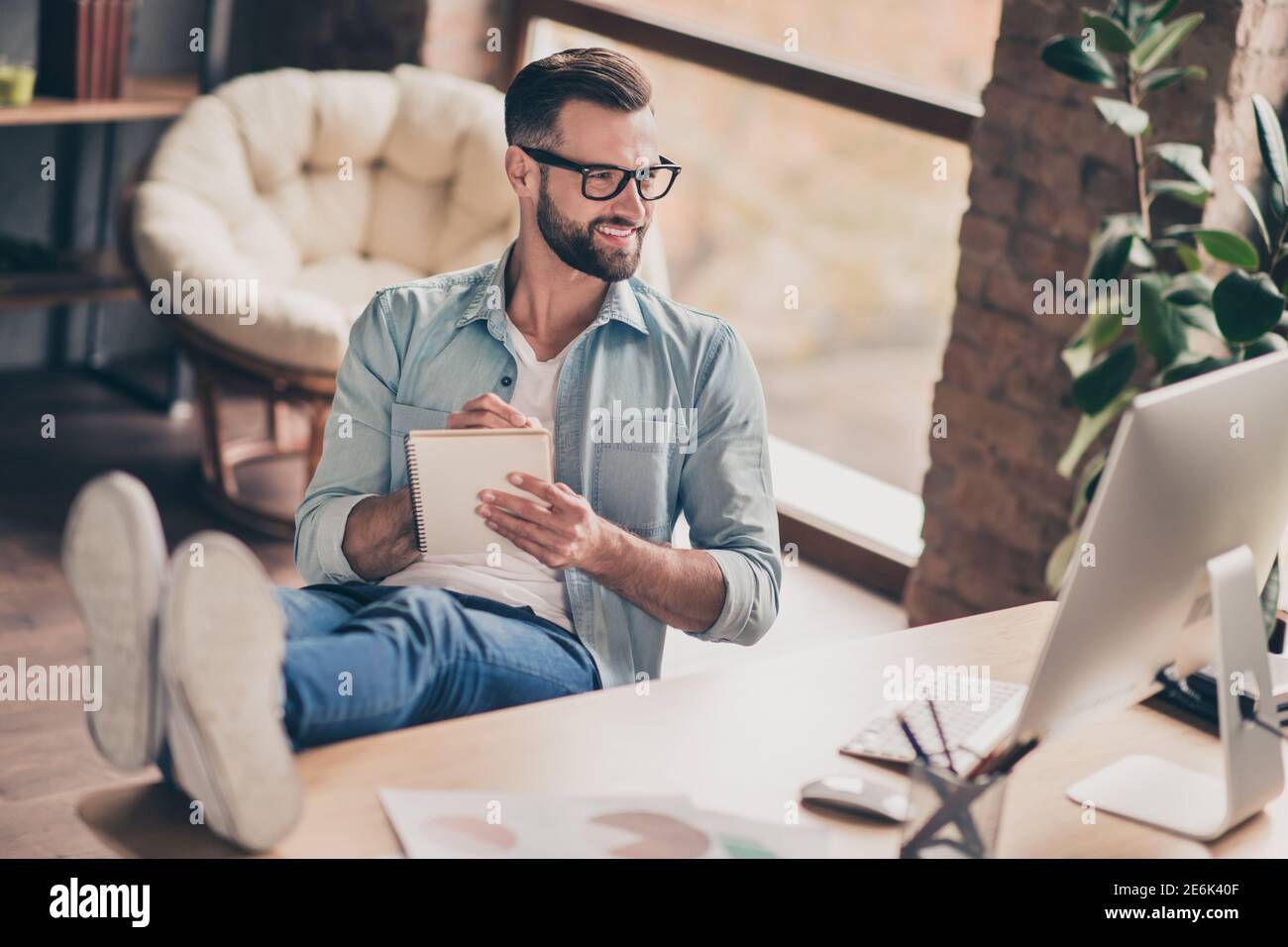 Desktop coach hi-res stock photography and images - Alamy