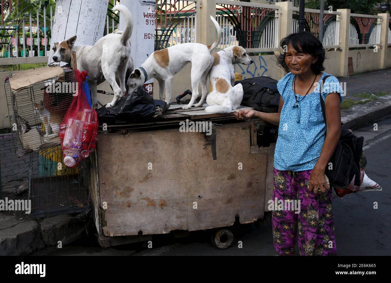 Homeless woman manila hi-res stock photography and images - Alamy