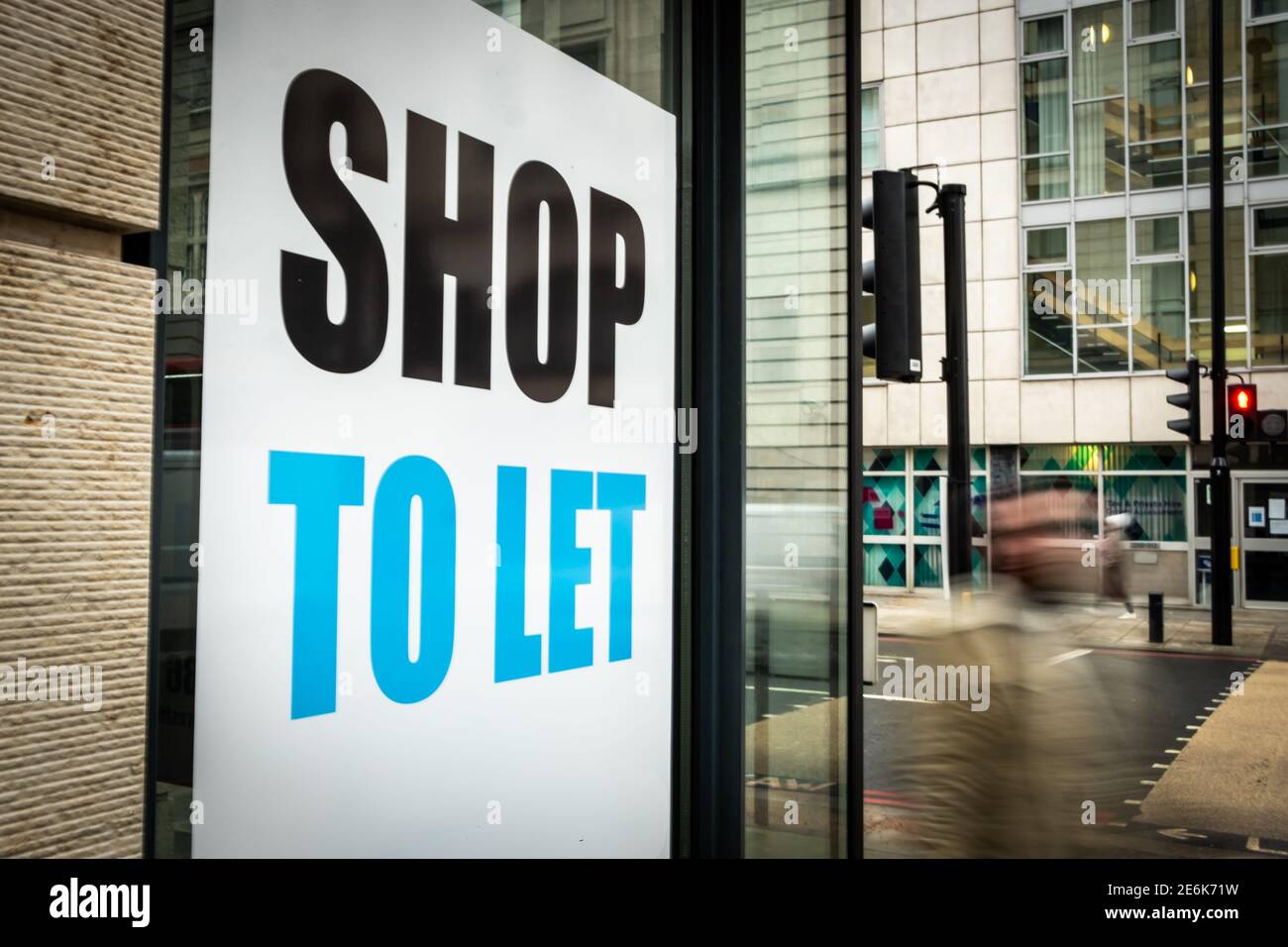 Shop To Let sign on high street window Stock Photo - Alamy