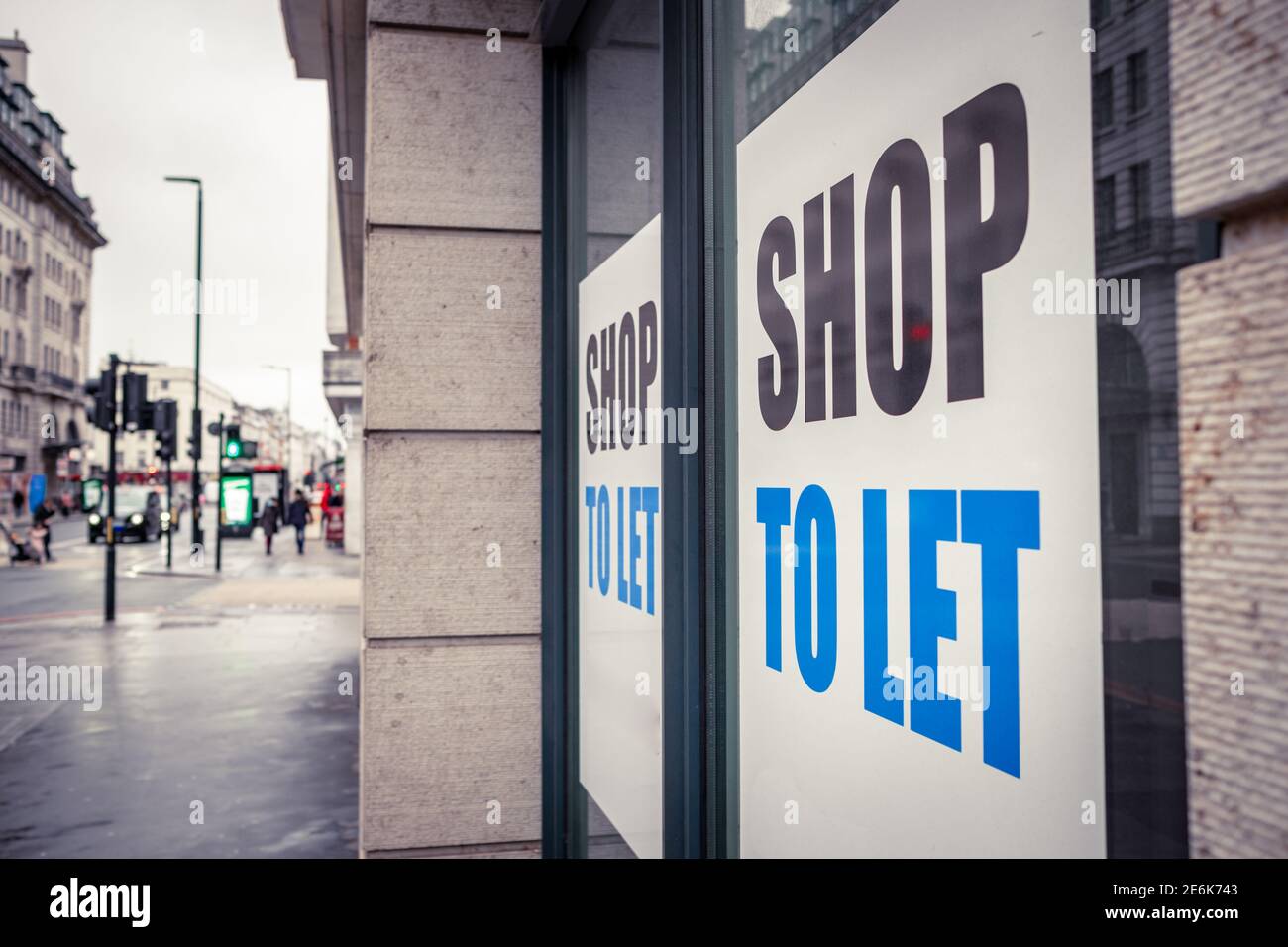 Shop To Let sign on high street window Stock Photo - Alamy