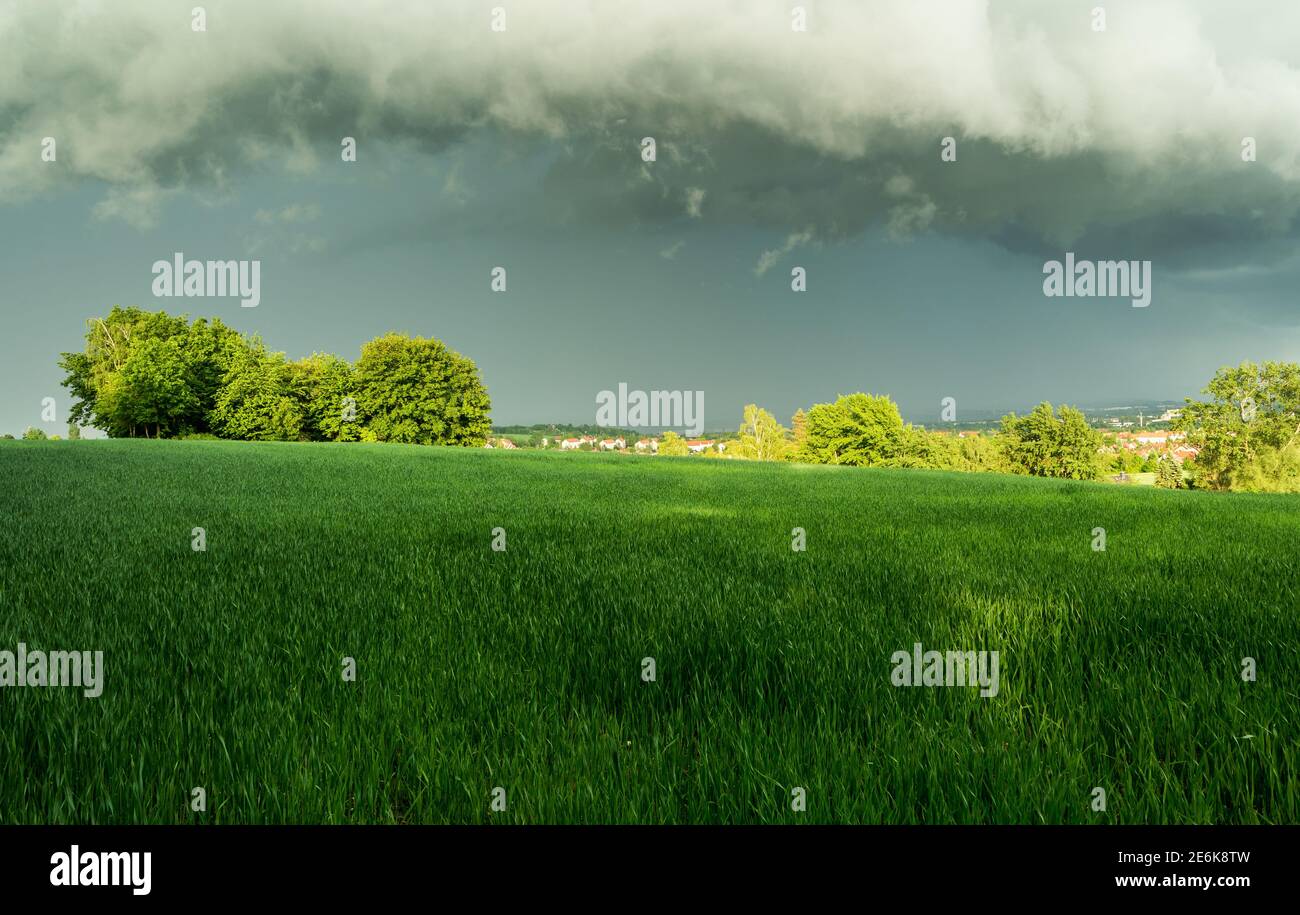 Thunder clouds on the horizon hi-res stock photography and images - Alamy