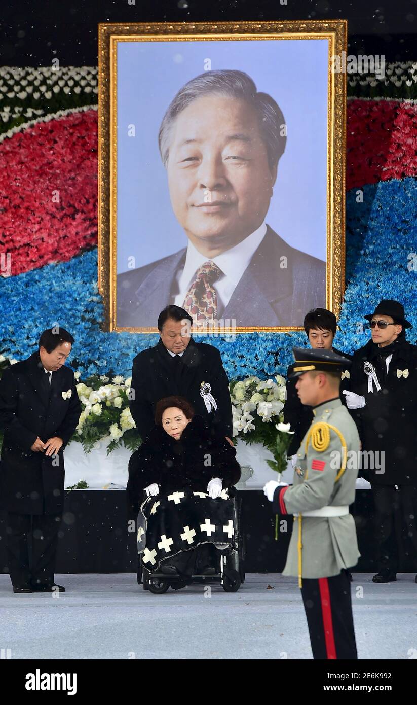 South president kim young sam wife hi-res stock photography and images ...