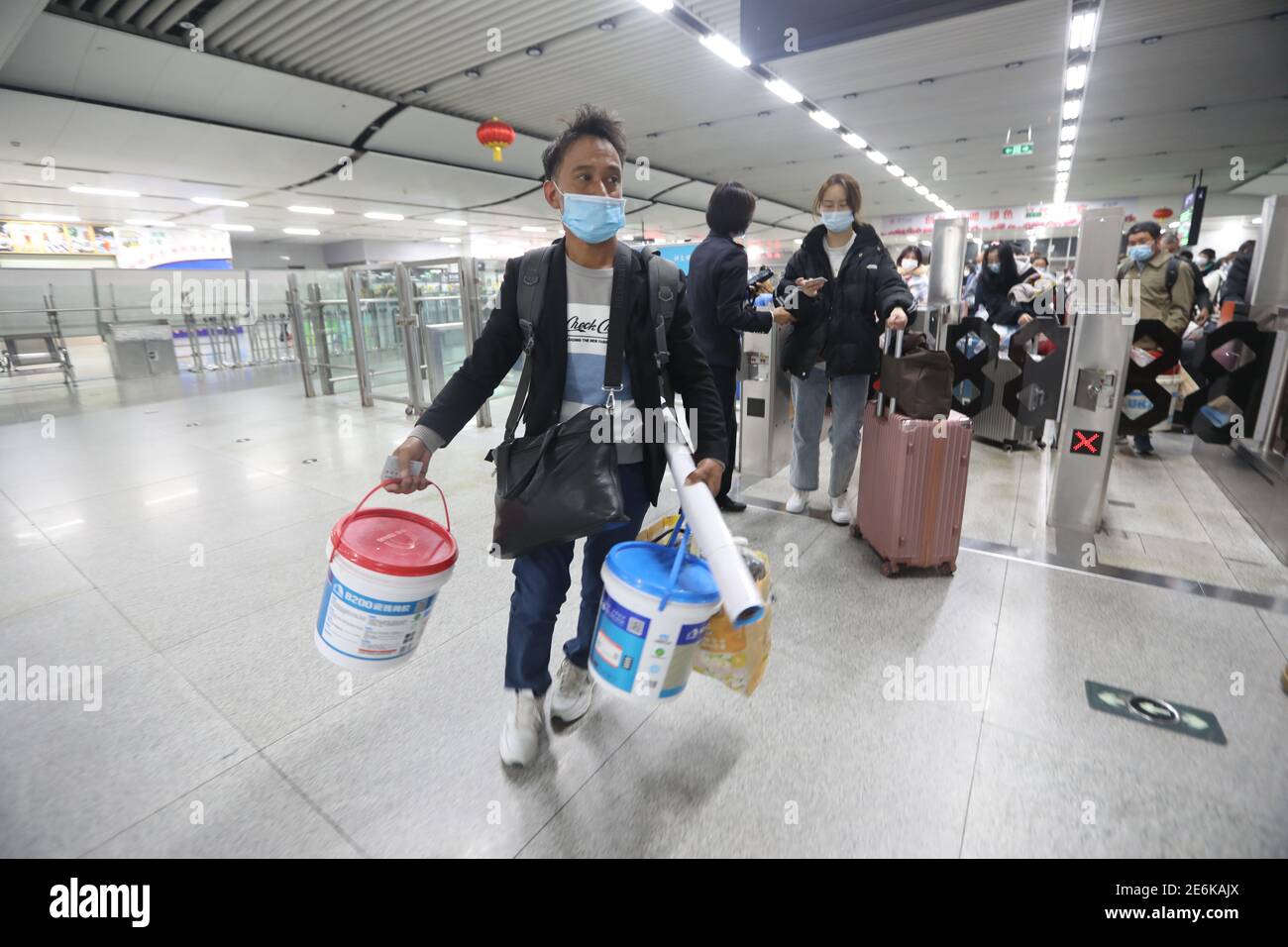 On the first day of 2021 Spring Festival travel rush (Chunyun), the ...