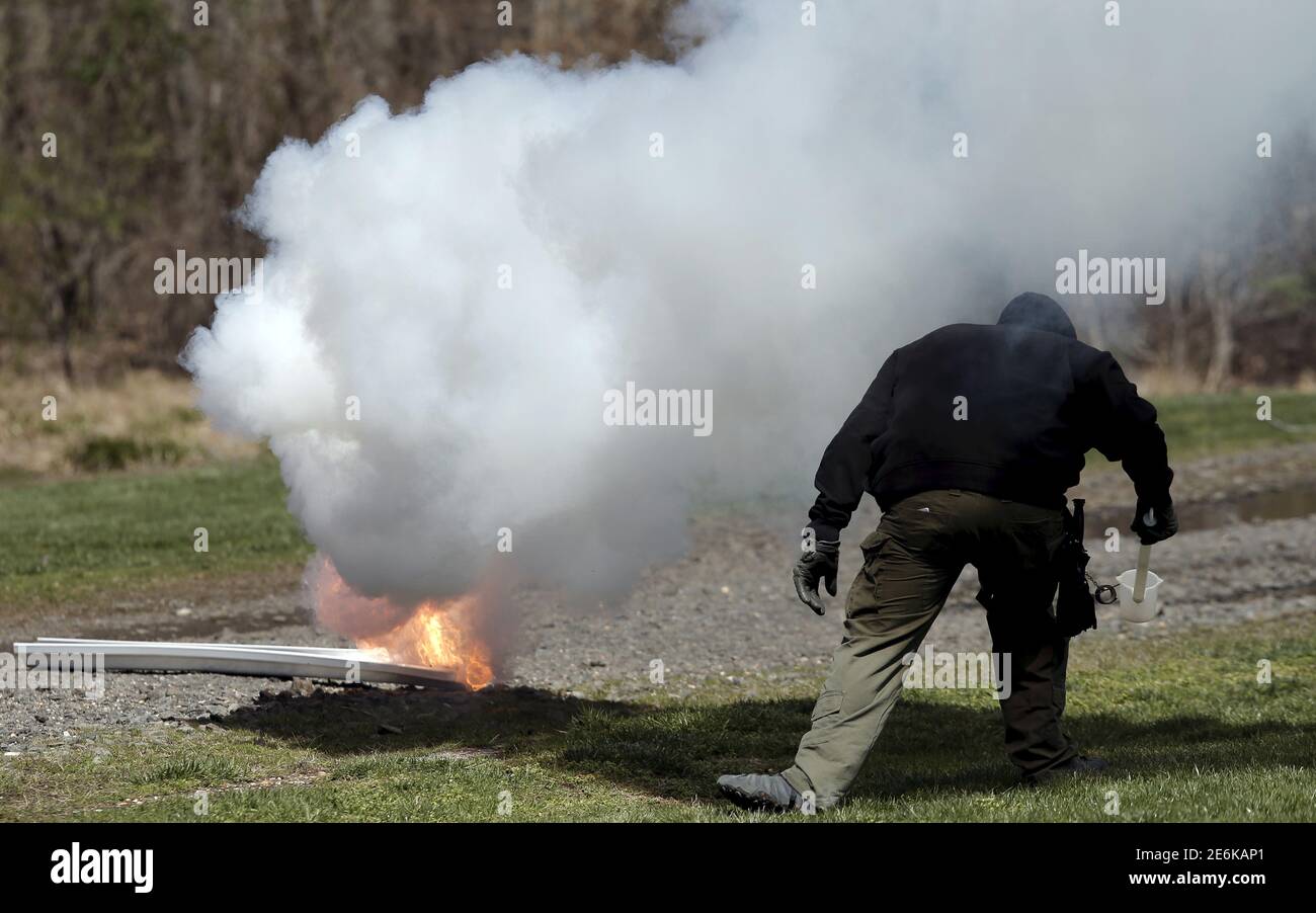 Fbi agents training hi-res stock photography and images - Alamy