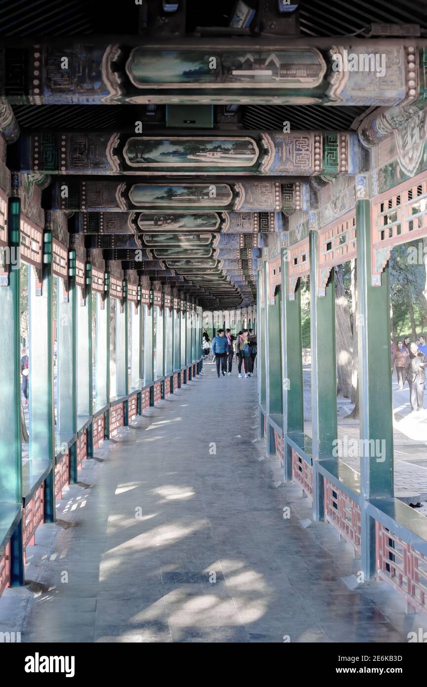 Traditional chinese architecture long corridor hi-res stock photography and images - Alamy