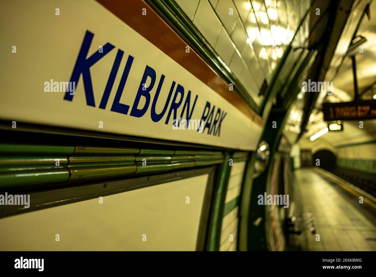 Bakerloo line underground station hi-res stock photography and images ...