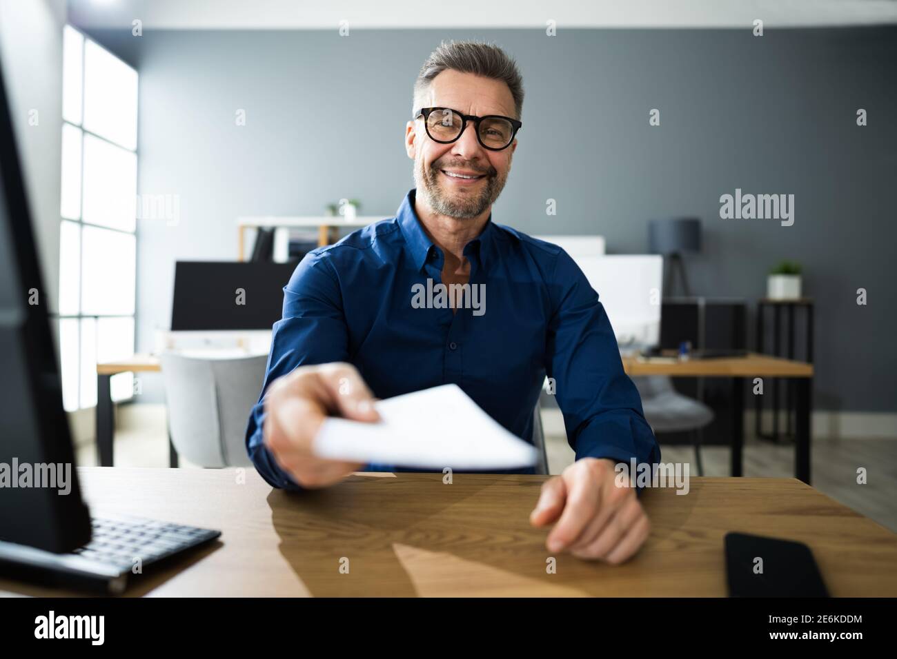 Check hand payment hi-res stock photography and images - Alamy