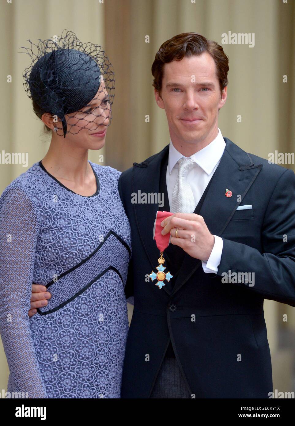 Queen elizabeth ii investiture ceremony buckingham palace hi-res stock ...