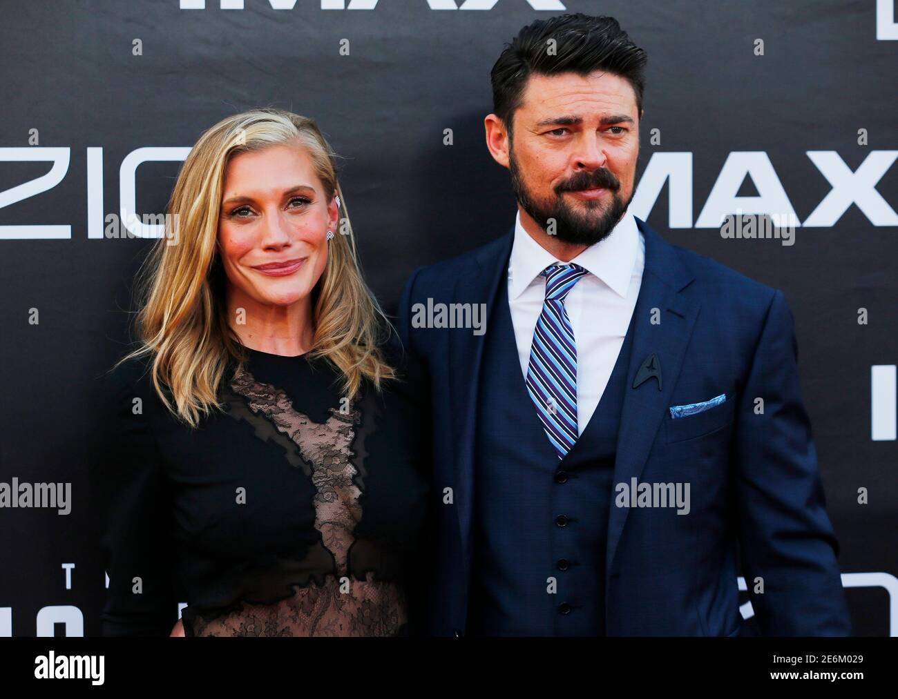 Actress katee sackhoff actor karl hi-res stock photography and images ...