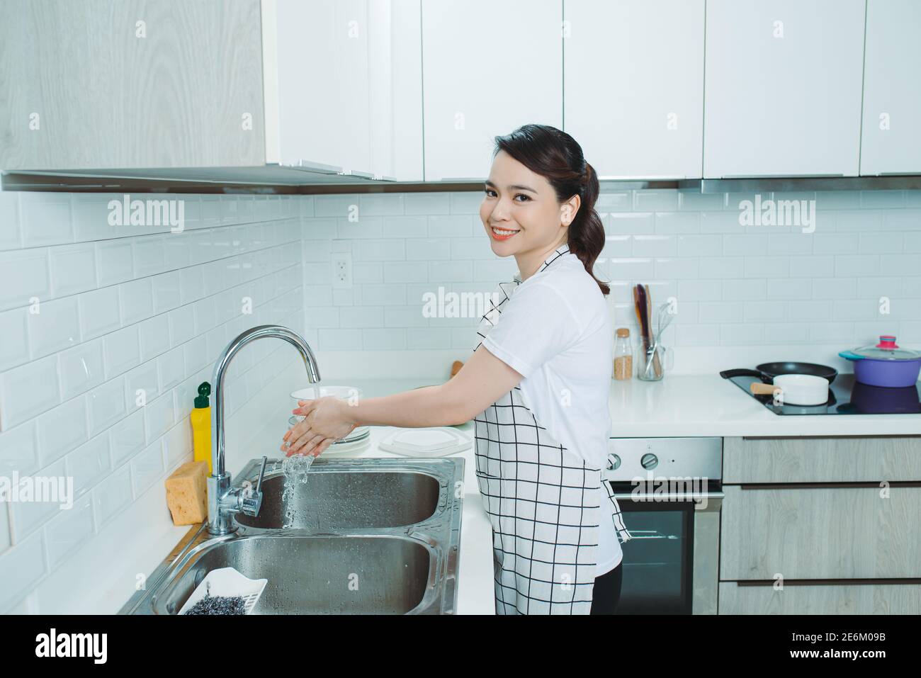 Woman wearing an apron hi-res stock photography and images - Alamy