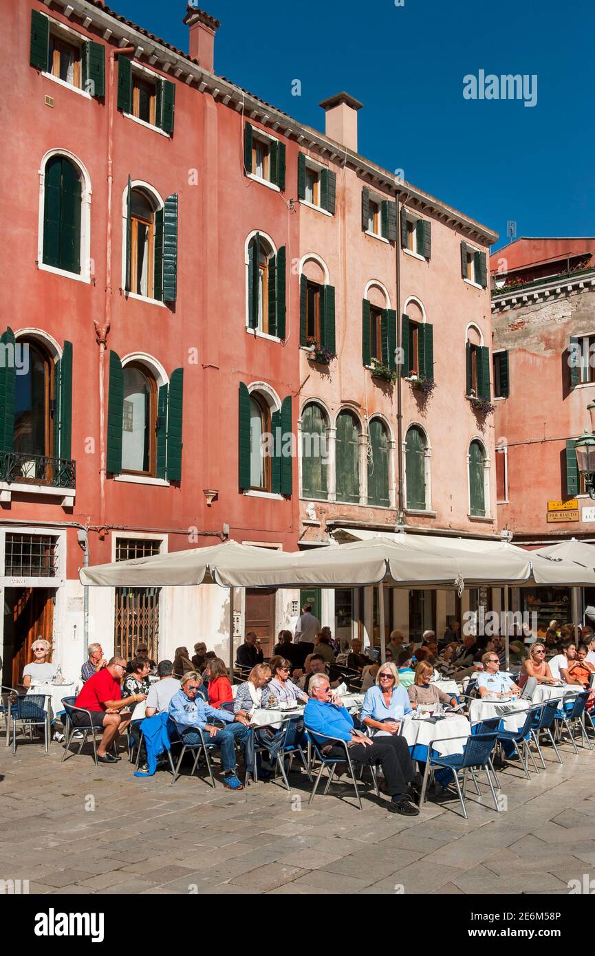Eating out italy hi-res stock photography and images - Alamy