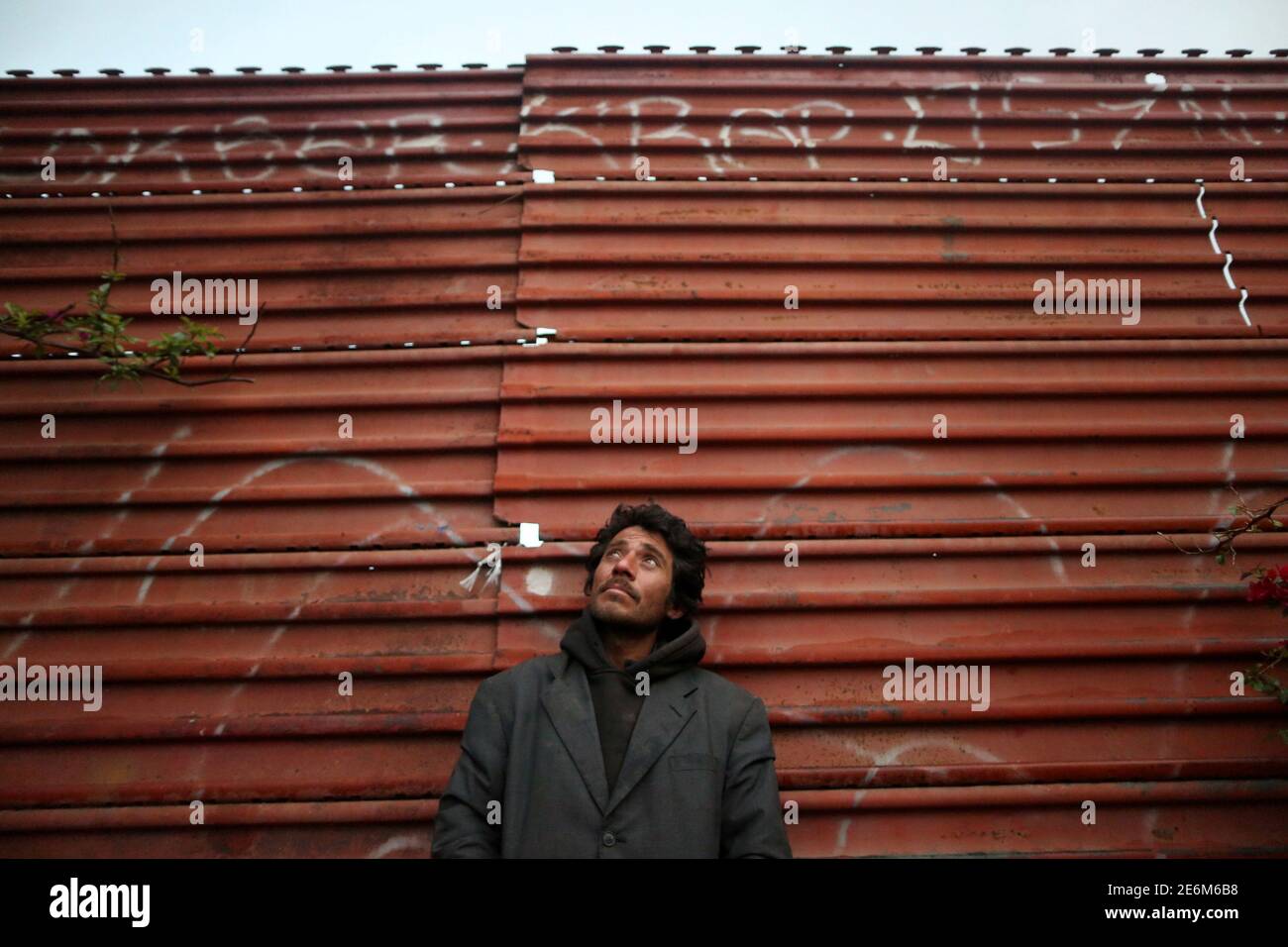 Border trash hi-res stock photography and images - Alamy