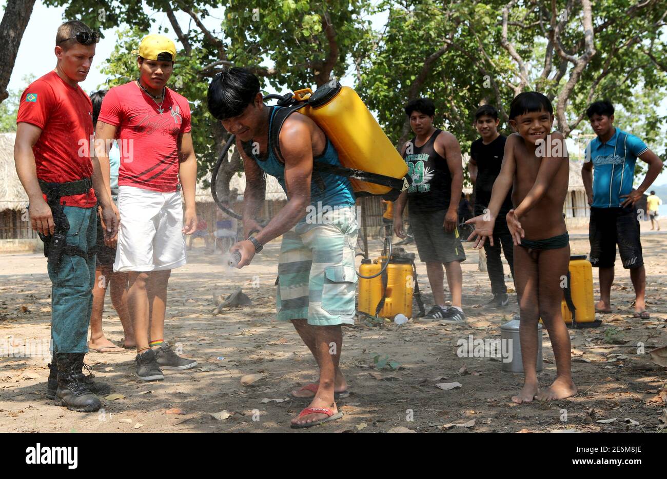 Xingu peoples hi-res stock photography and images - Alamy