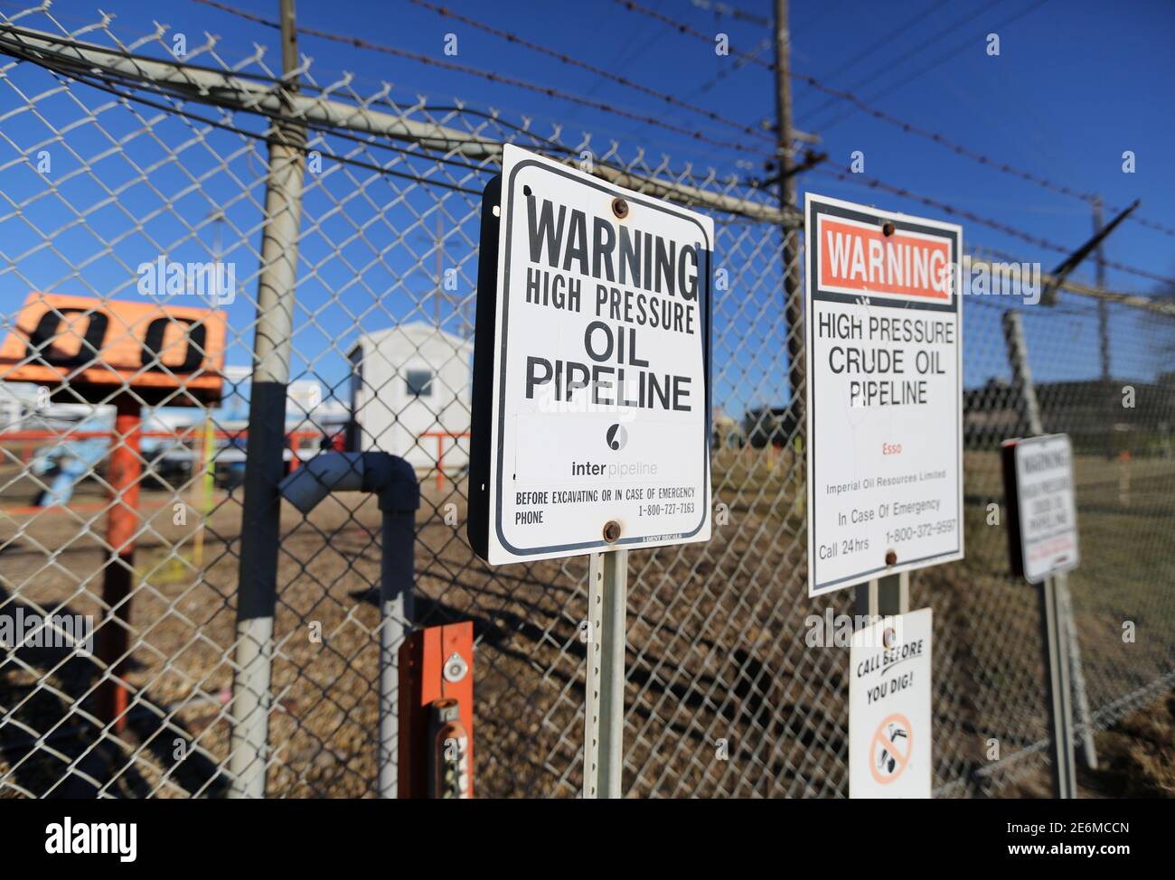 Refinery row hi-res stock photography and images - Alamy