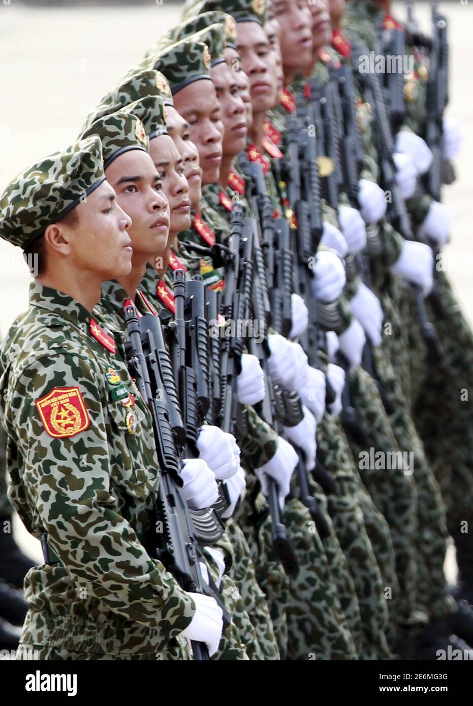 Vietnamese soldiers parade hi-res stock photography and images - Alamy