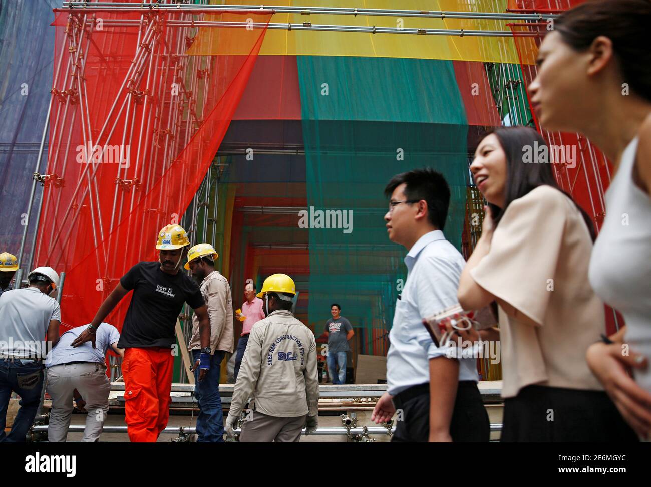 Singapore Construction Workers High Resolution Stock Photography and ...