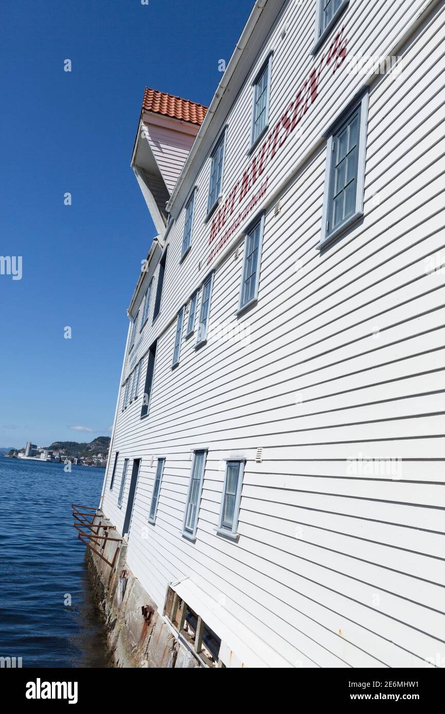 White cladding hi-res stock photography and images - Alamy