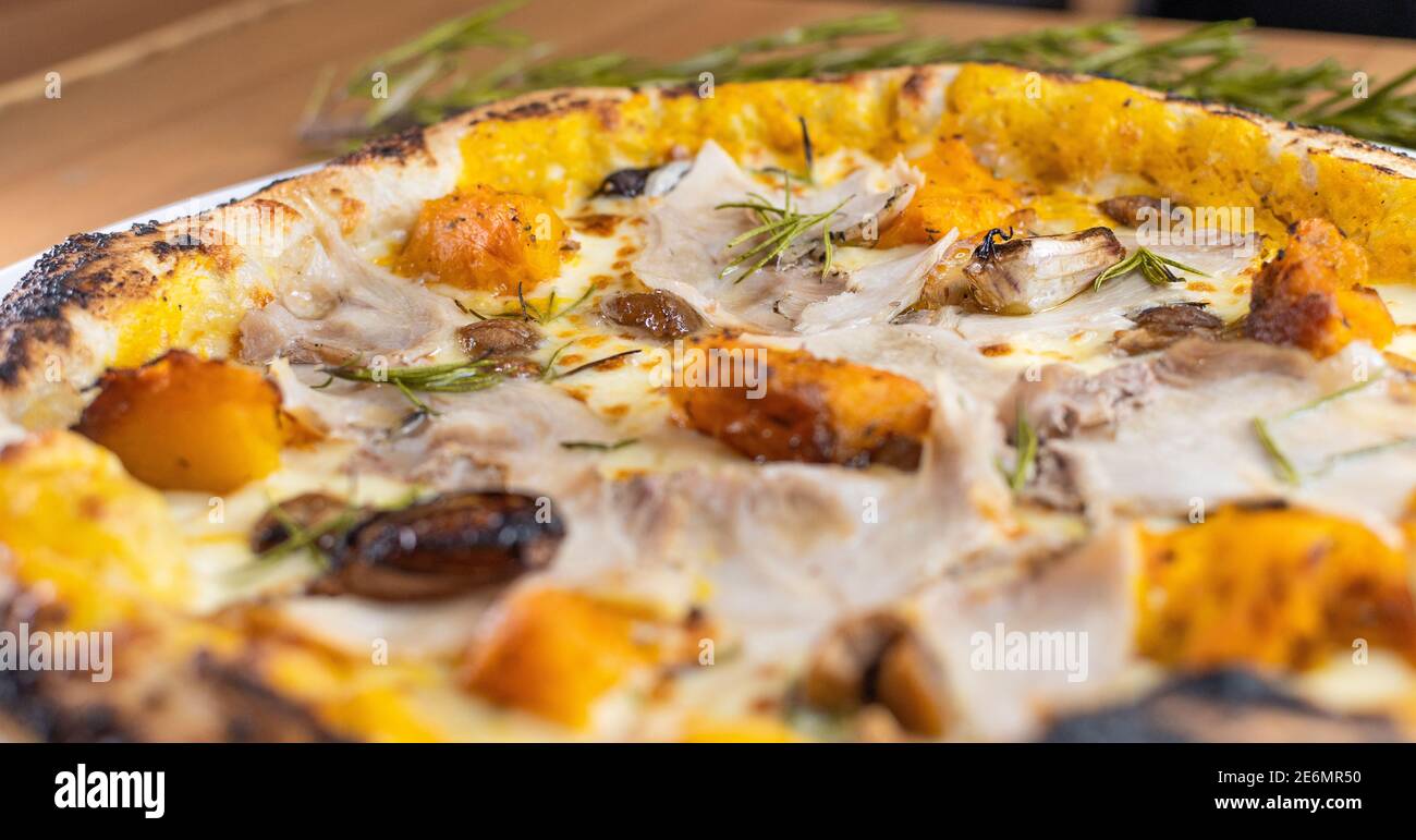 California style pizza hi-res stock photography and images - Alamy