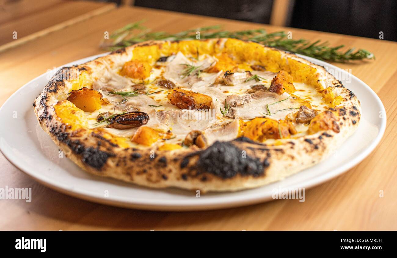 California style pizza hi-res stock photography and images - Alamy