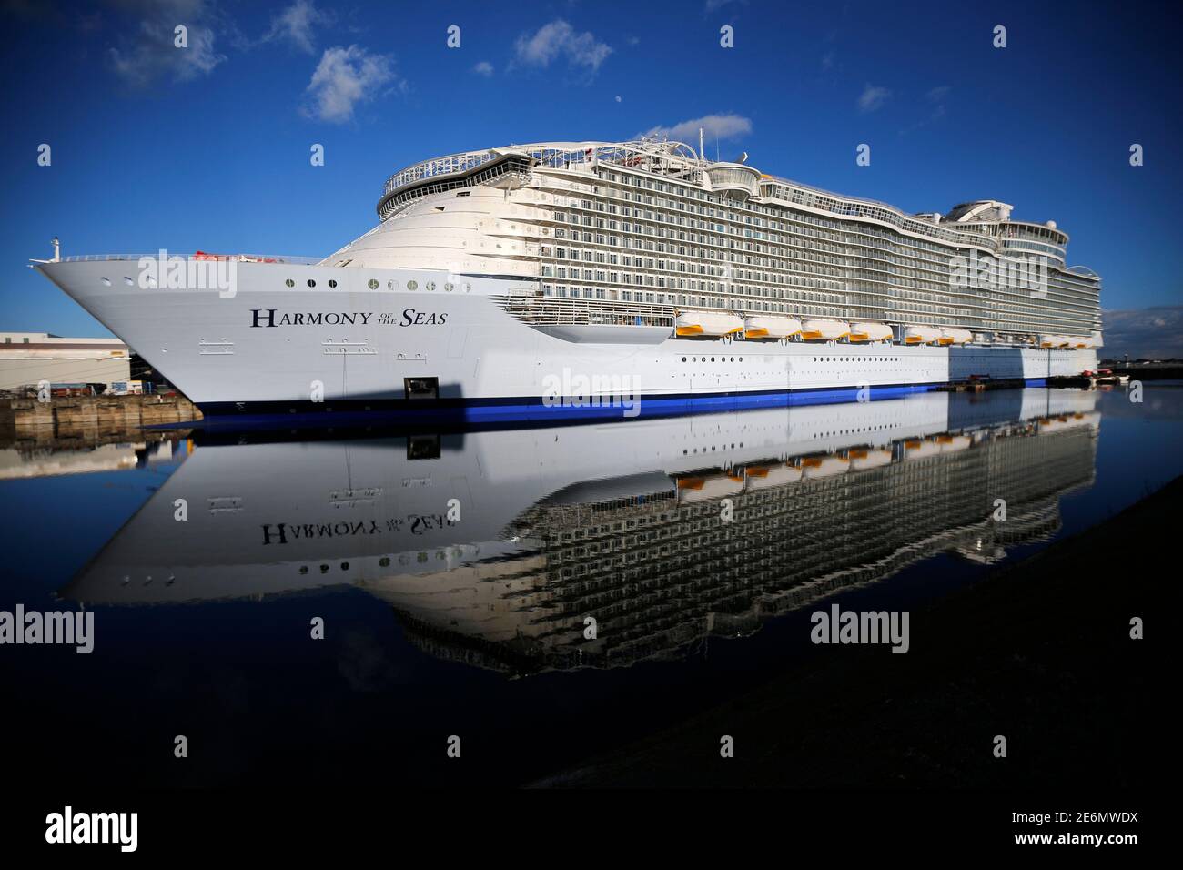 Oasis class ship hi-res stock photography and images - Alamy