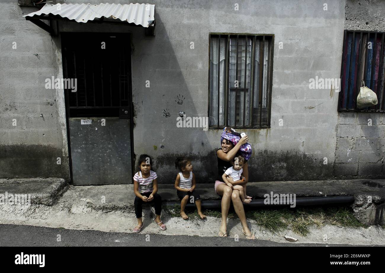House housing costa rica hi-res stock photography and images - Alamy
