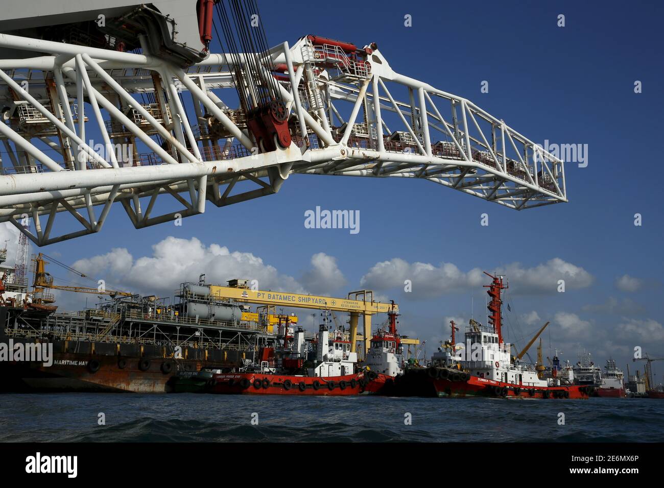 Shipyards batam riau indonesia hi-res stock photography and images - Alamy