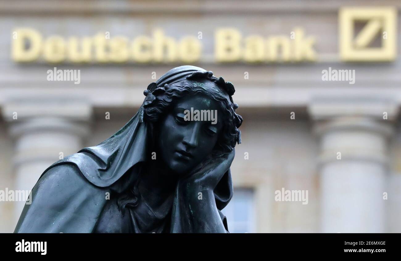 Deutsche bank statue hi-res stock photography and images - Alamy