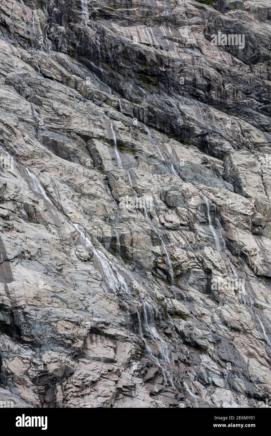 Water running down wall hi-res stock photography and images - Alamy