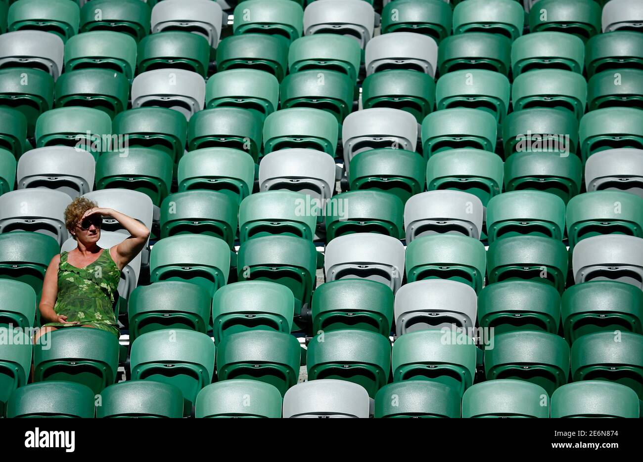 Spectator open hi-res stock photography and images - Alamy