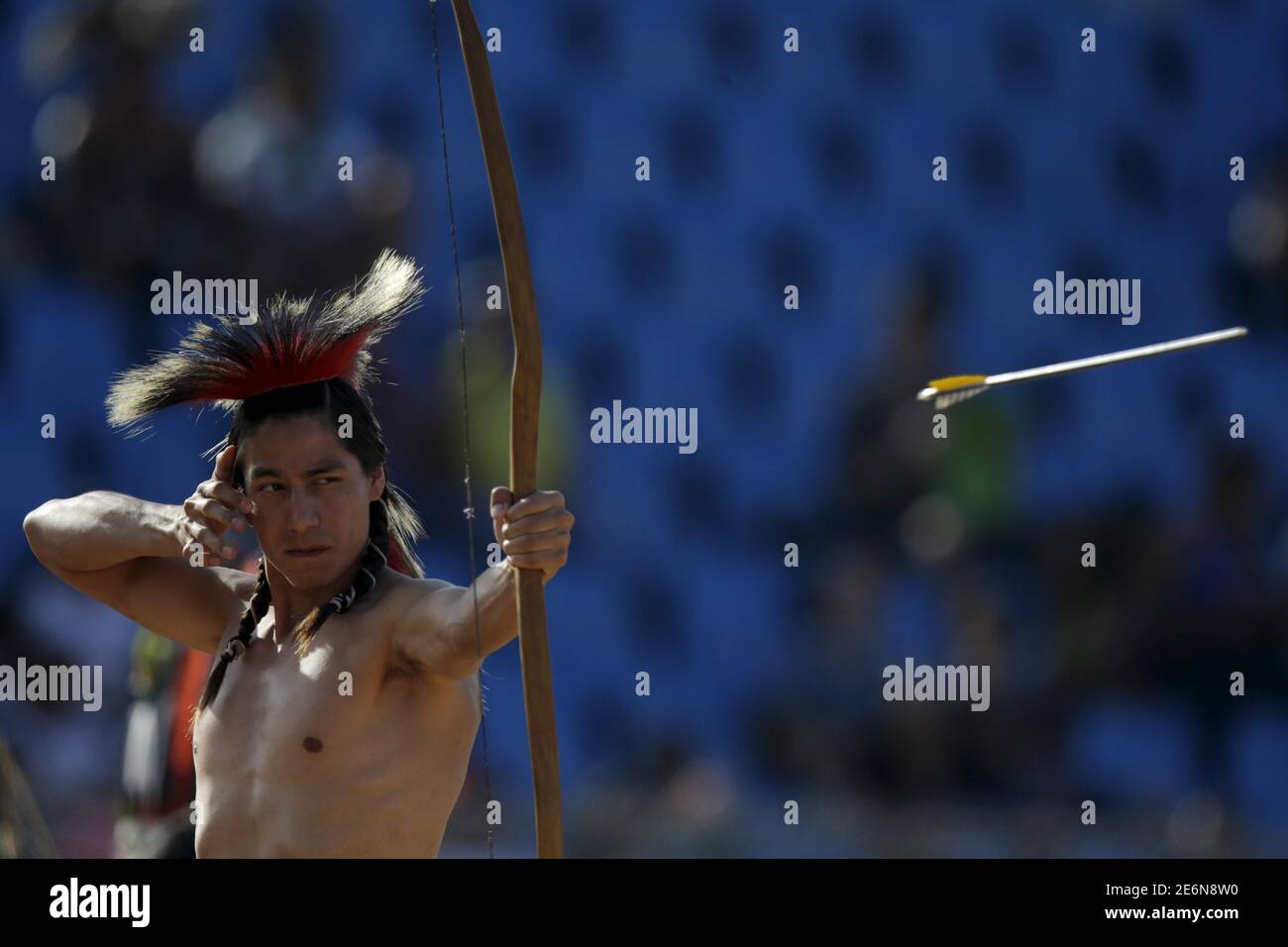 World indigenous games arrow hi-res stock photography and images - Alamy