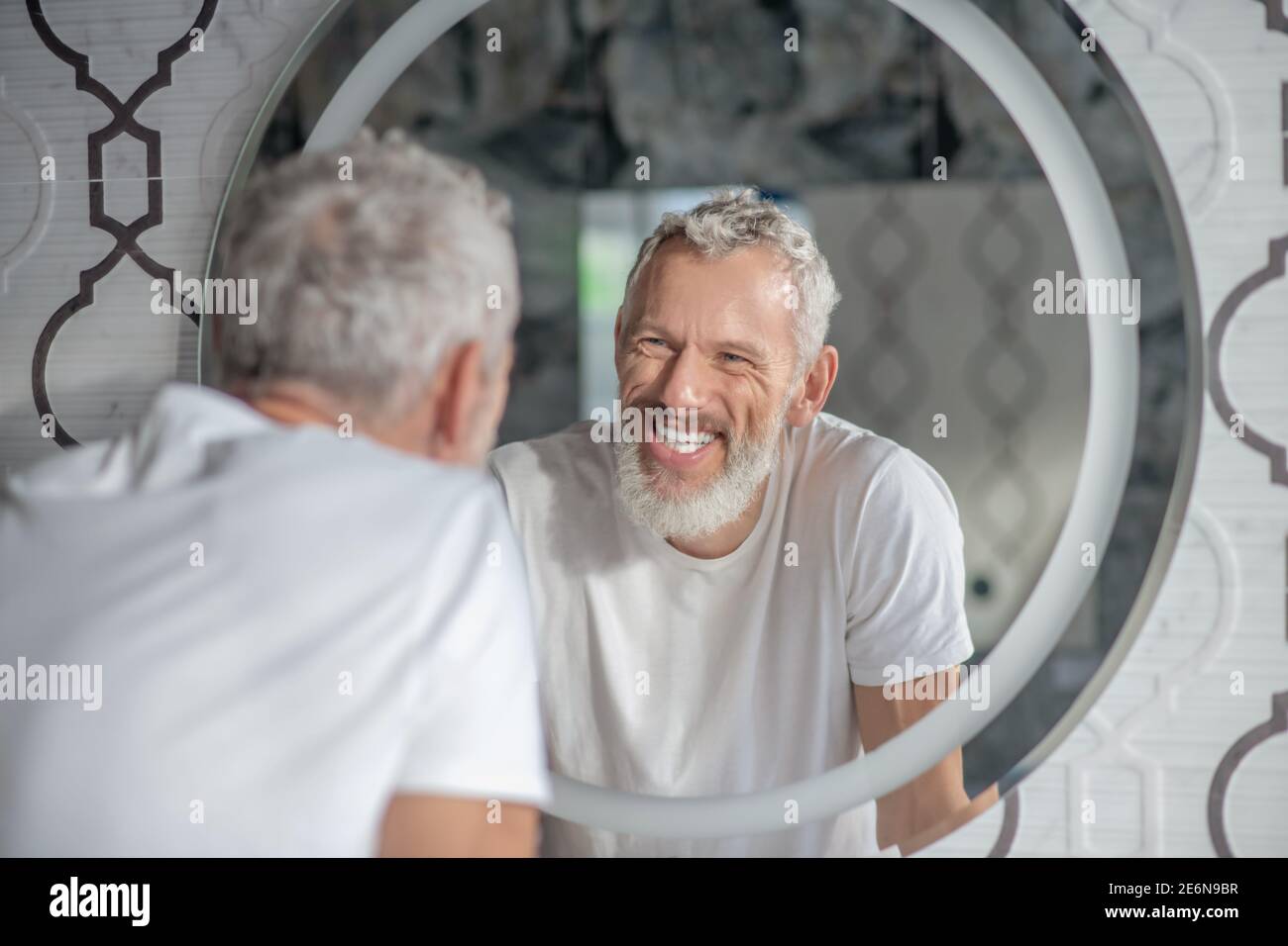 Man staring at reflection in mirror hi-res stock photography and images ...