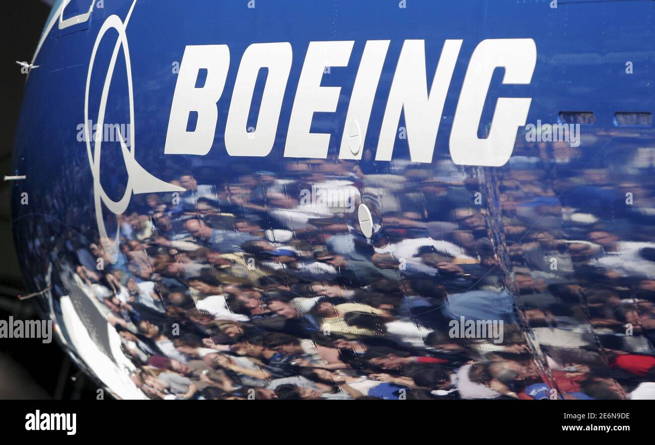 Boeing 787 aircraft assembly hi-res stock photography and images - Alamy