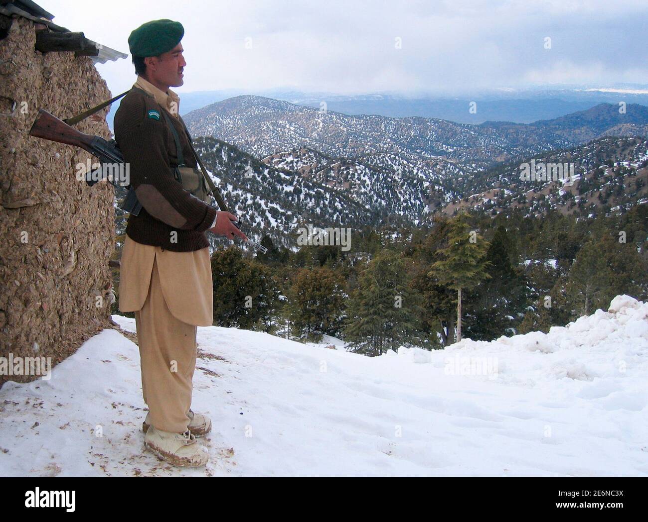 Pakistani border hi-res stock photography and images - Alamy