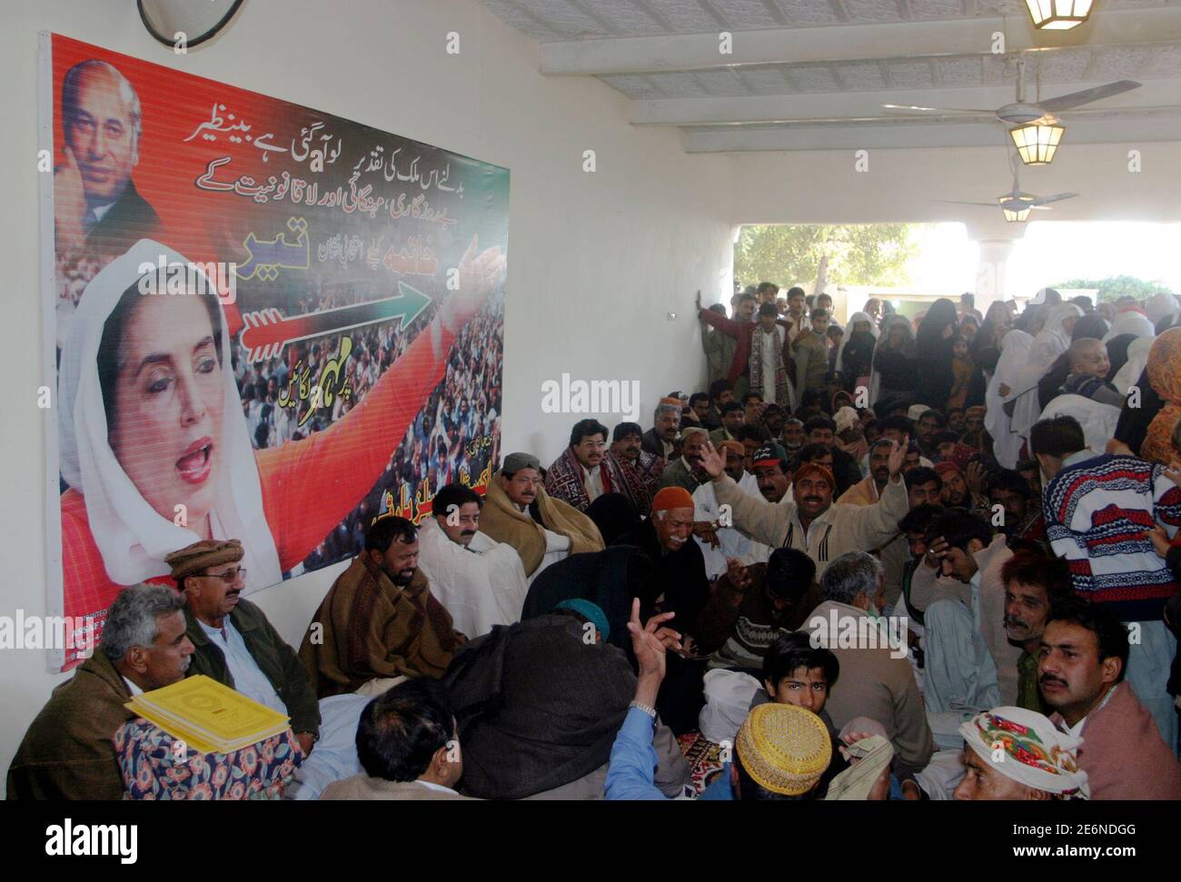 Benazir bhutto assassination hi-res stock photography and images - Alamy