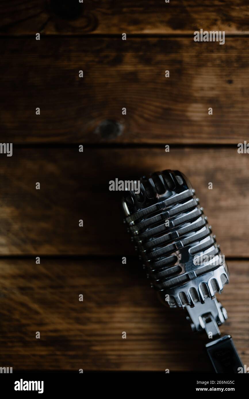 Elegant microphone hi-res stock photography and images - Alamy