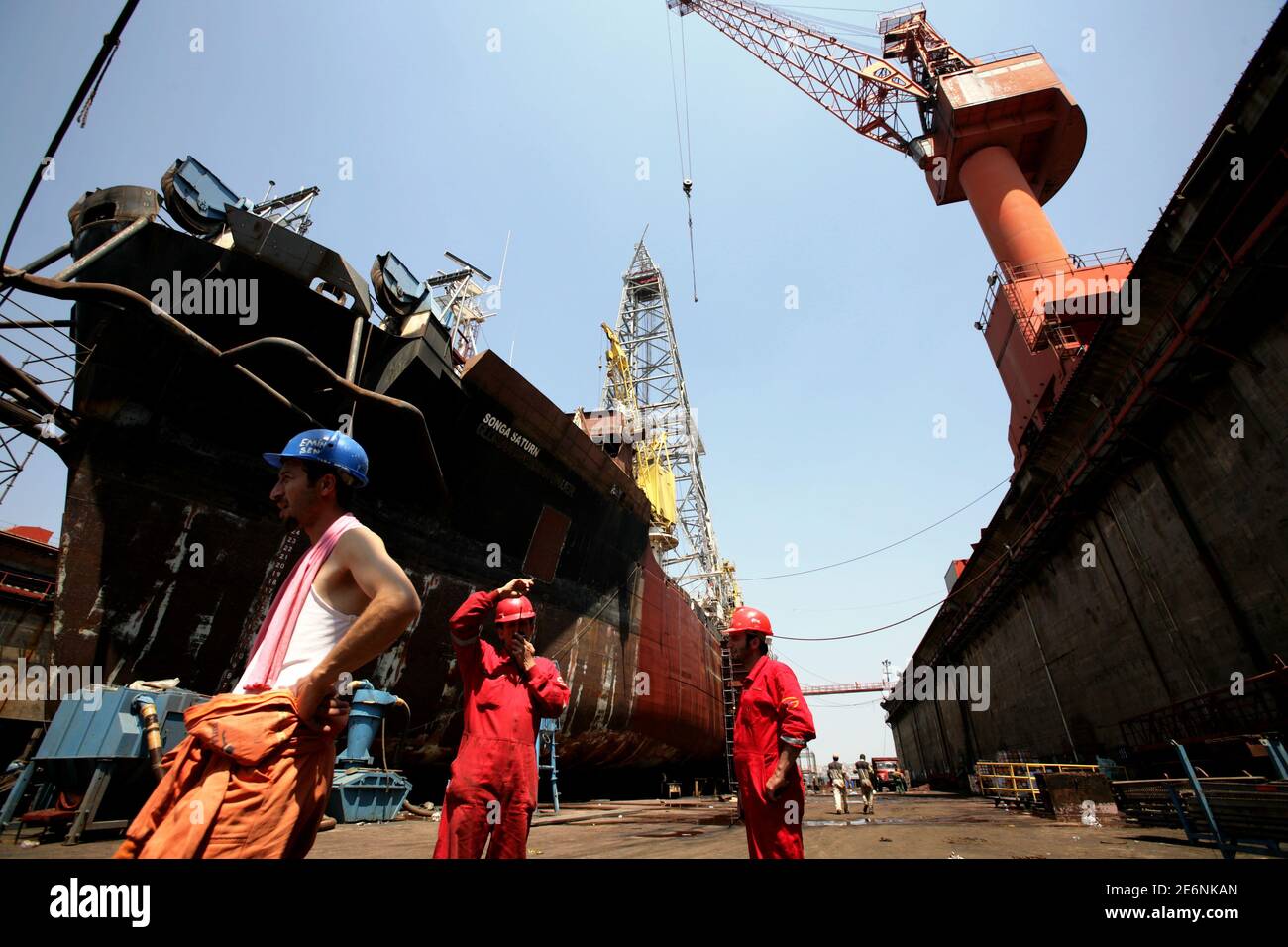 Turkey oil drilling ship hi-res stock photography and images - Alamy