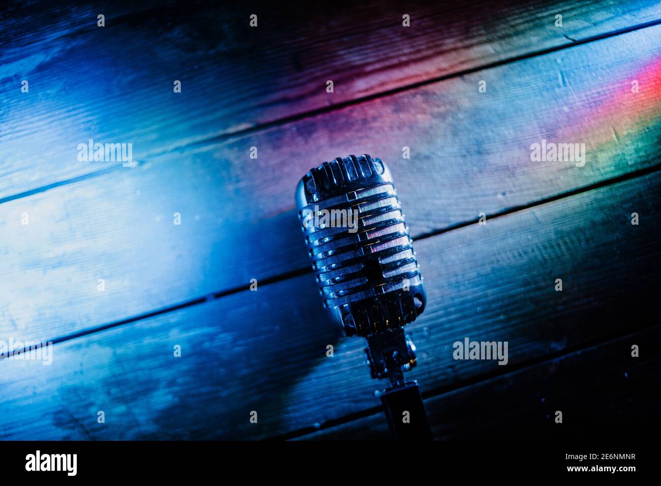 Elegant microphone hi-res stock photography and images - Alamy