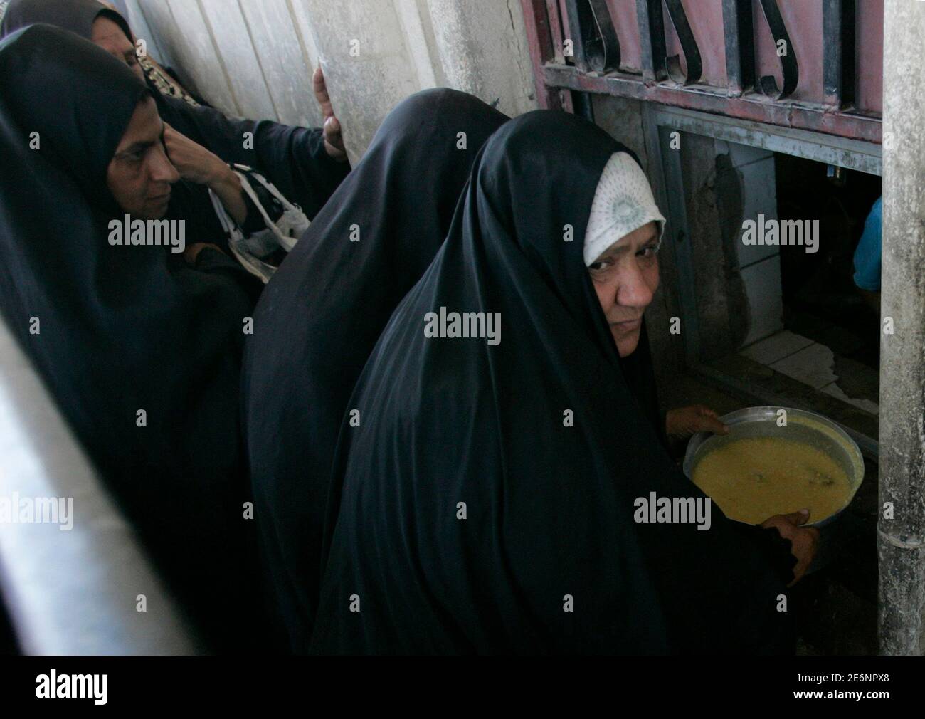 Feeding The Poor High Resolution Stock Photography and Images - Alamy