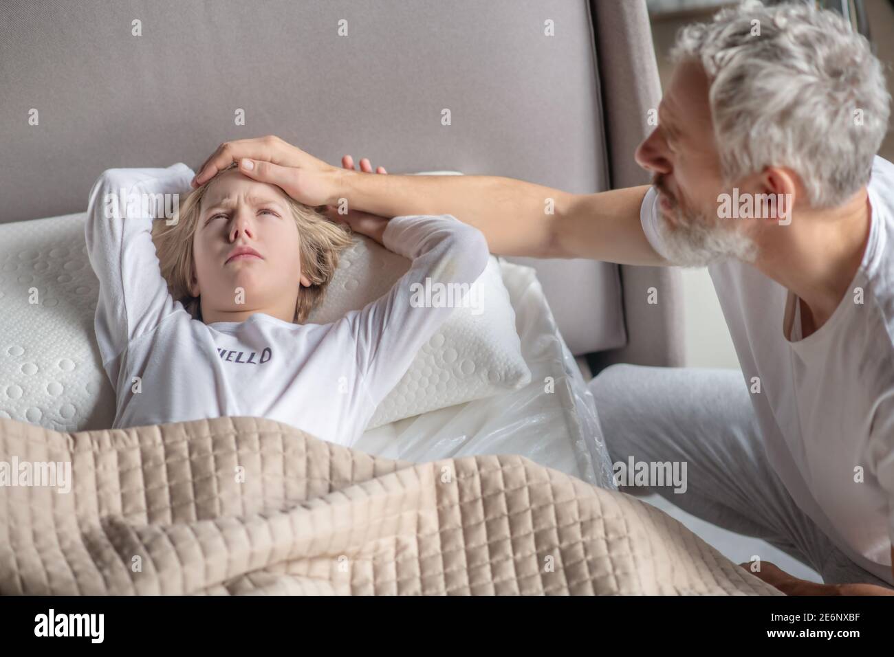 Dad showing concern for an awakened child Stock Photo - Alamy