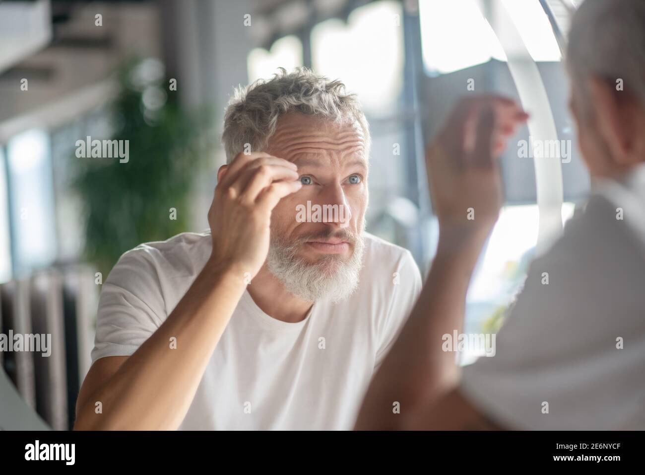 Forehead mirror hi-res stock photography and images - Alamy