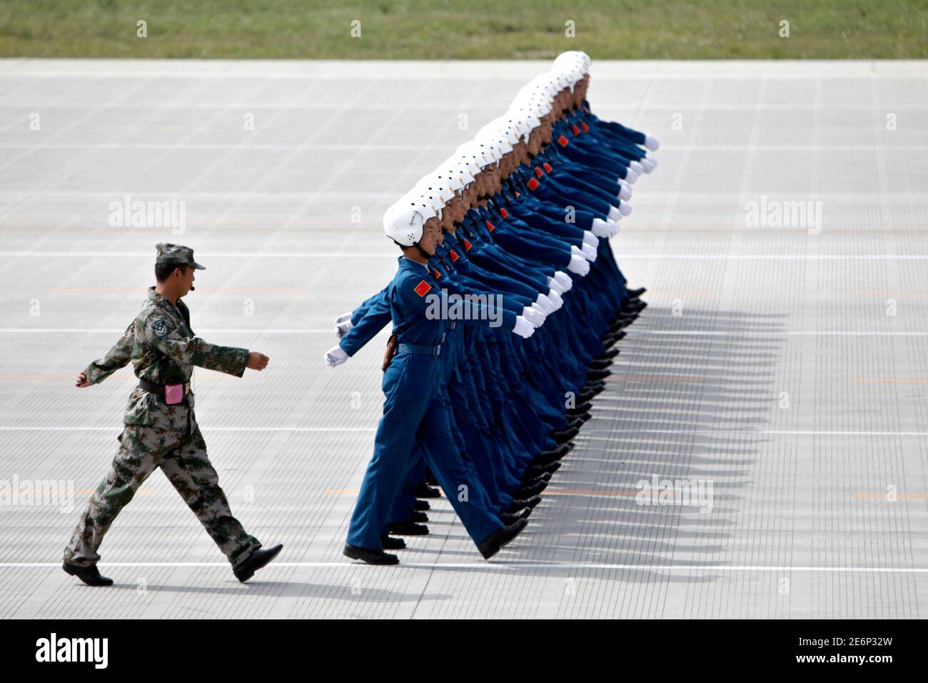 Marching in formation hi-res stock photography and images - Alamy