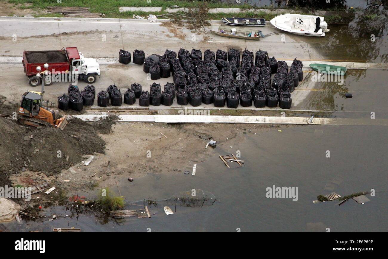 Broken levees in new orleans hi-res stock photography and images - Alamy
