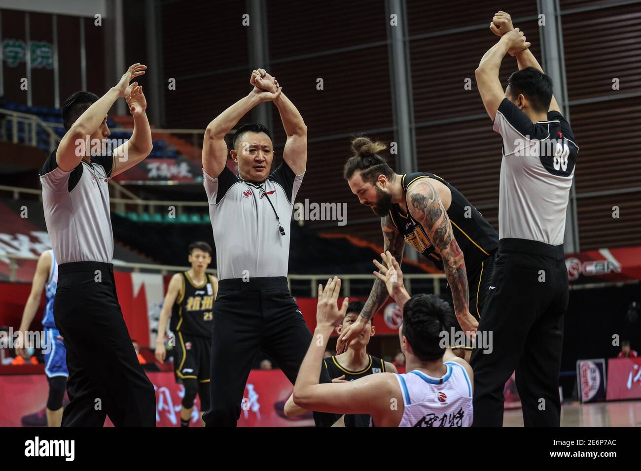Basketball referees hi-res stock photography and images - Alamy