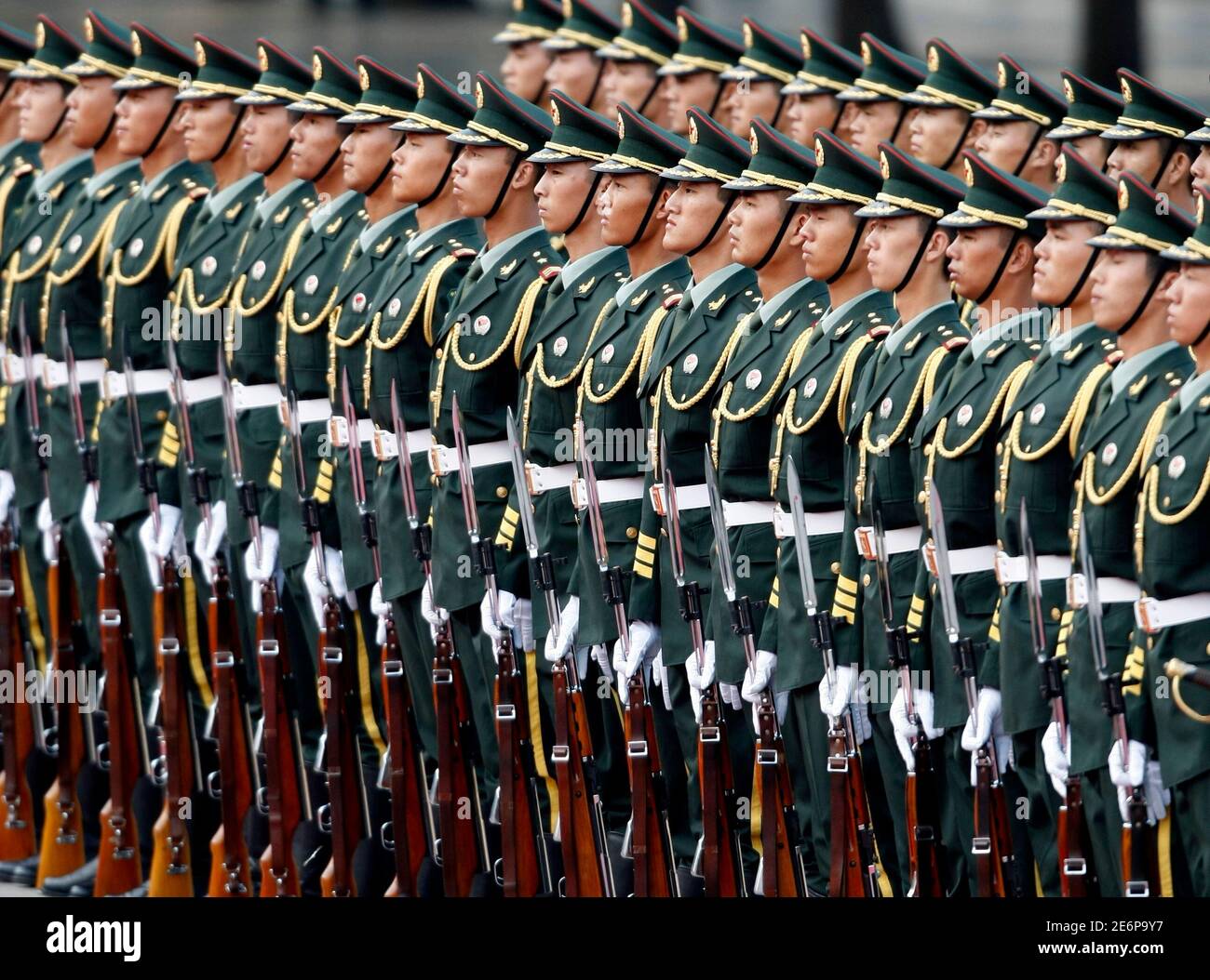 The peoples liberation army soldiers hi-res stock photography and ...